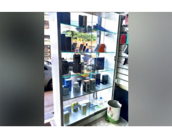 Itabirito/MG - Vitrine expositora Para Comércio em leilão | MGL Leilões