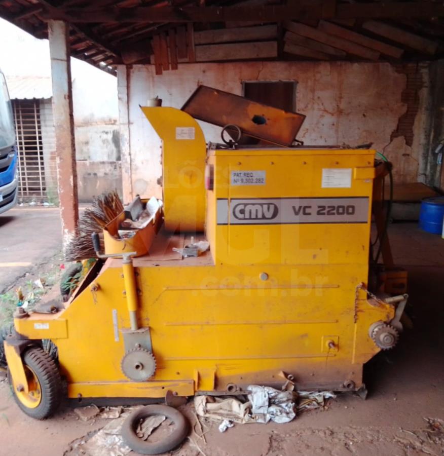 Santa Cruz do Rio Pardo/SP- VARREDORA COLETORA PARA TRATOR MARCA CMV ...